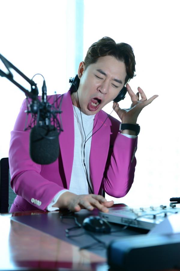 SBS파워FM, DJ붐 전격 발탁！ 오후 4시 SBS라디오 ‘DJ붐의 붐붐파워’ 신설！！