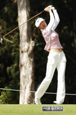 LPGA 3라운드, '불꽃타' 강수연 '공동 1위'